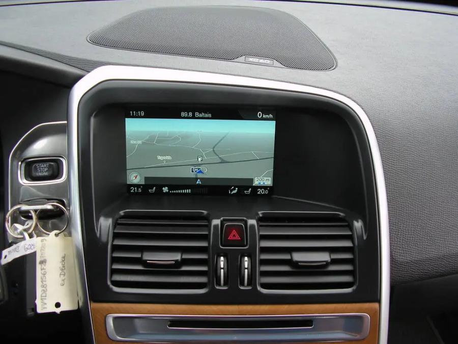 Brown Volvo XC60 2014 in Sigulda, with an engine capacity of 2.40 L and mileage of 140 thousand km for 14950 €, photo 17 on AUTOMOTO.COM.LV
