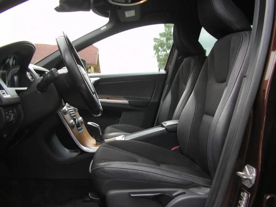 Brown Volvo XC60 2014 in Sigulda, with an engine capacity of 2.40 L and mileage of 140 thousand km for 14950 €, photo 20 on AUTOMOTO.COM.LV