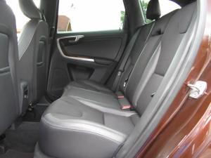 Brown Volvo XC60 2014 in Sigulda, with an engine capacity of 2.40 L and mileage of 140 thousand km for 14950 €, photo 21 on AUTOMOTO.COM.LV