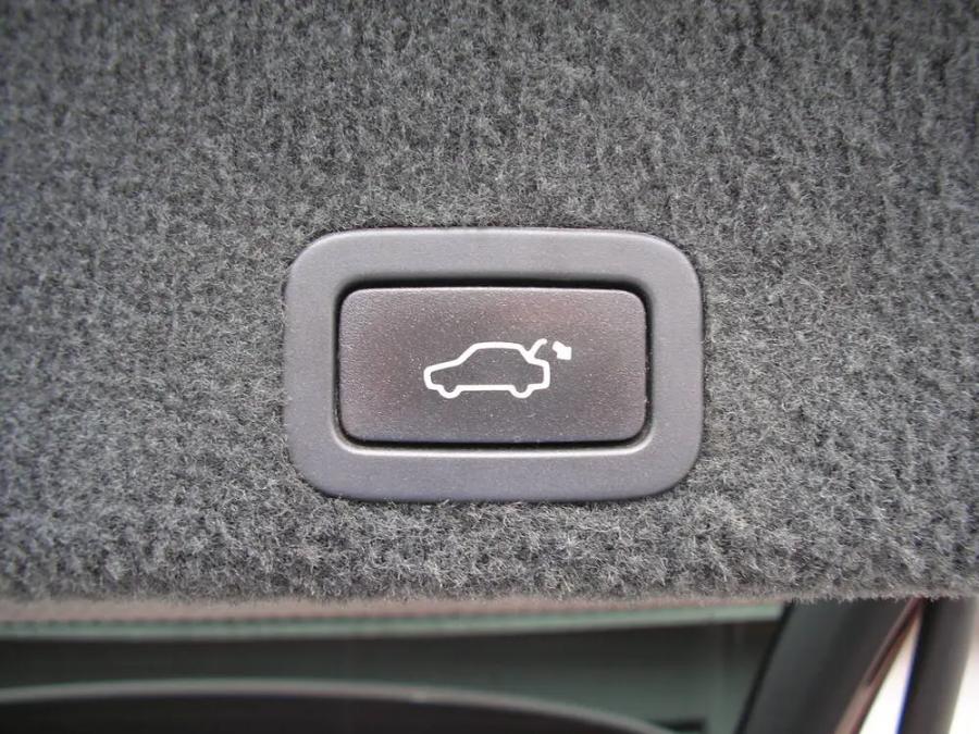 Brown Volvo XC60 2014 in Sigulda, with an engine capacity of 2.40 L and mileage of 140 thousand km for 14950 €, photo 23 on AUTOMOTO.COM.LV