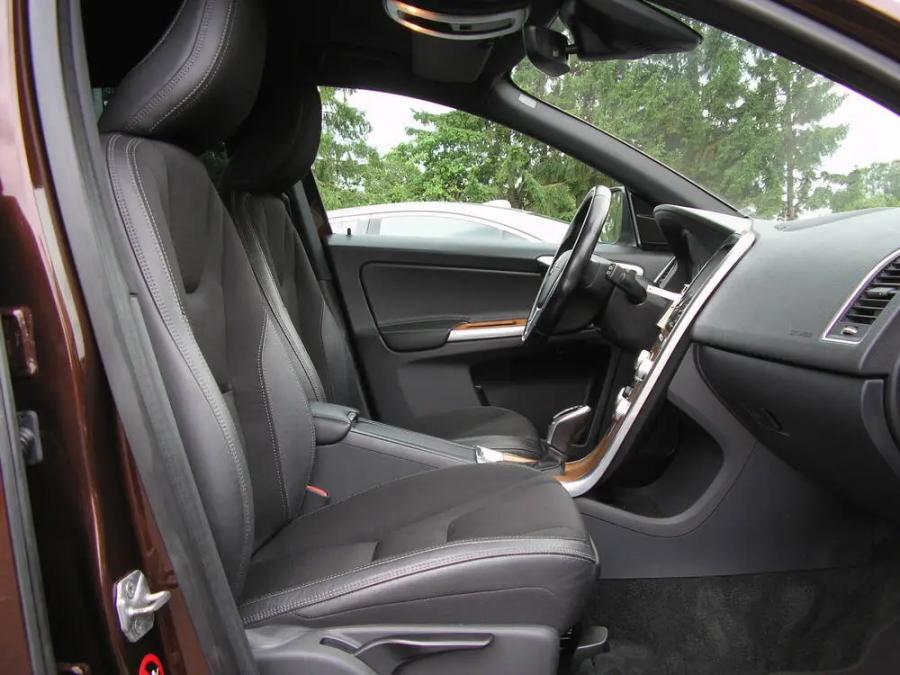 Brown Volvo XC60 2014 in Sigulda, with an engine capacity of 2.40 L and mileage of 140 thousand km for 14950 €, photo 27 on AUTOMOTO.COM.LV
