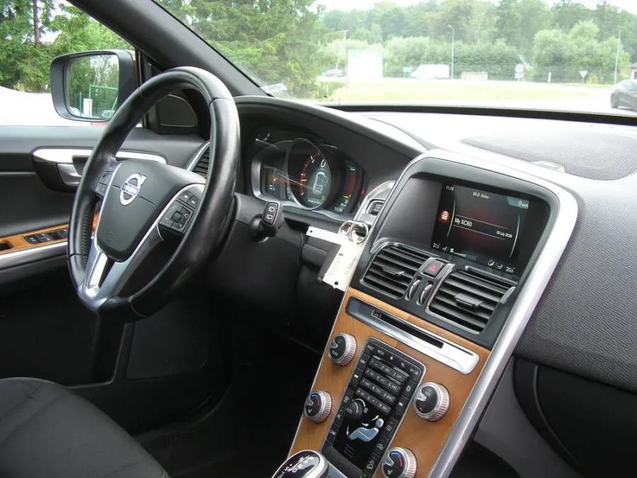 Brown Volvo XC60 2014 in Sigulda, with an engine capacity of 2.40 L and mileage of 140 thousand km for 14950 €, photo 28 on AUTOMOTO.COM.LV