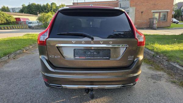 Brown Volvo XC60 2014 in Siauliai, with an engine capacity of 2.40 L and mileage of 255 thousand km for 12650 €, photo 4 on AUTOMOTO.COM.LV