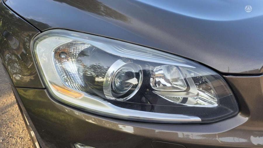 Brūns Volvo XC60 2014 Šauļi, ar dzinēja tilpumu 2.40 L un nobraukumu 255 tūkst. km par 12650 €, foto 12 vietnē AUTOMOTO.COM.LV