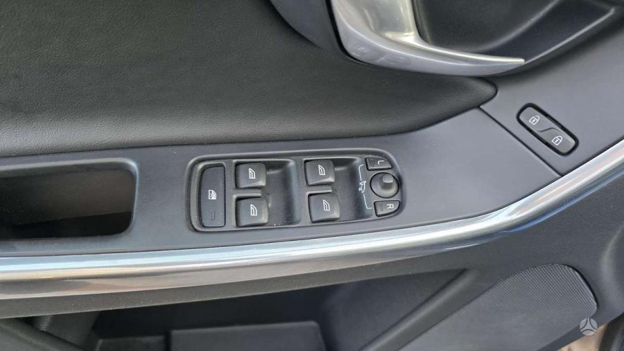 Brūns Volvo XC60 2014 Šauļi, ar dzinēja tilpumu 2.40 L un nobraukumu 255 tūkst. km par 12650 €, foto 35 vietnē AUTOMOTO.COM.LV