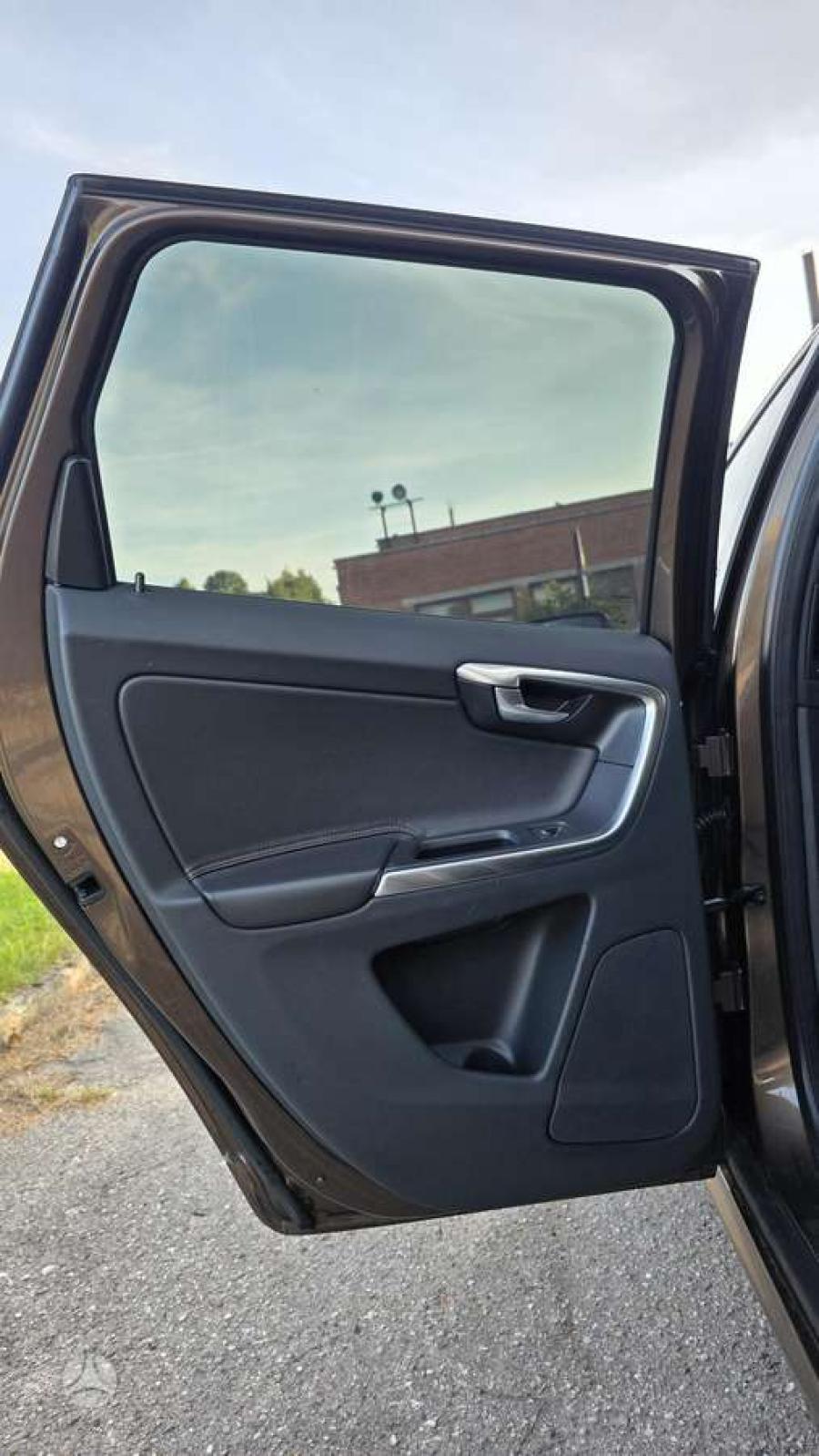 Brūns Volvo XC60 2014 Šauļi, ar dzinēja tilpumu 2.40 L un nobraukumu 255 tūkst. km par 12650 €, foto 39 vietnē AUTOMOTO.COM.LV