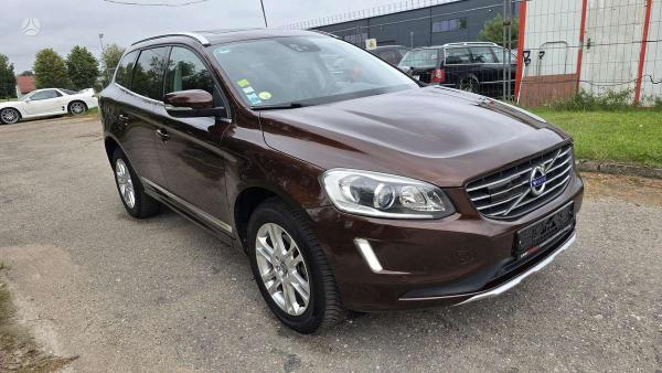 Brown Volvo XC60 2014 in Siauliai, with an engine capacity of 2.40 L and mileage of 274 thousand km for 12750 €, photo 7 on AUTOMOTO.COM.LV