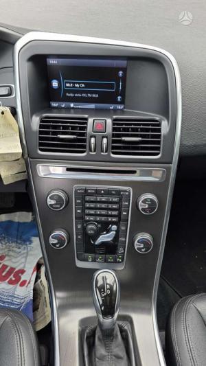 Brūns Volvo XC60 2014 Šauļi, ar dzinēja tilpumu 2.40 L un nobraukumu 274 tūkst. km par 12750 €, foto 22 vietnē AUTOMOTO.COM.LV