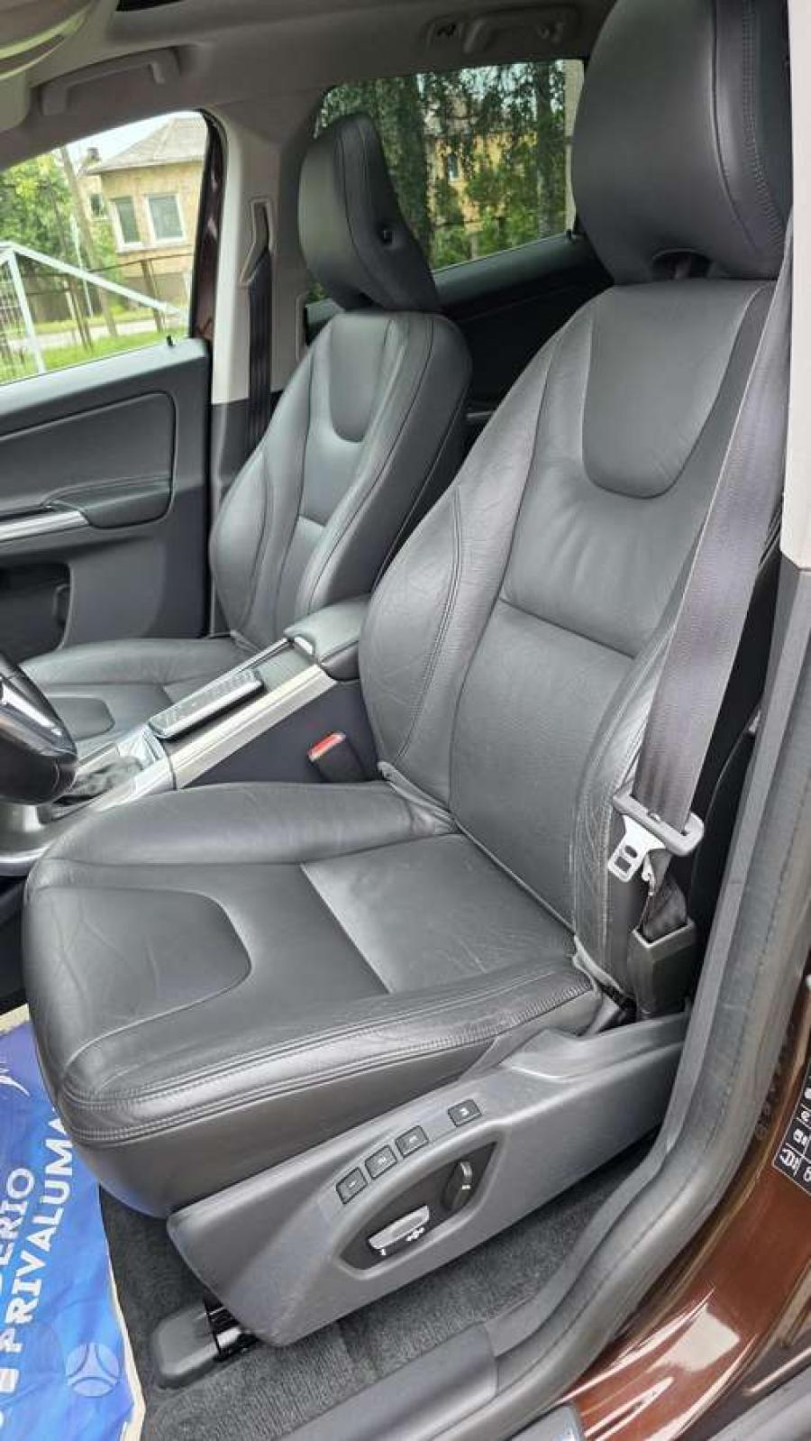 Brūns Volvo XC60 2014 Šauļi, ar dzinēja tilpumu 2.40 L un nobraukumu 274 tūkst. km par 12750 €, foto 30 vietnē AUTOMOTO.COM.LV