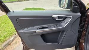 Brūns Volvo XC60 2014 Šauļi, ar dzinēja tilpumu 2.40 L un nobraukumu 274 tūkst. km par 12750 €, foto 32 vietnē AUTOMOTO.COM.LV
