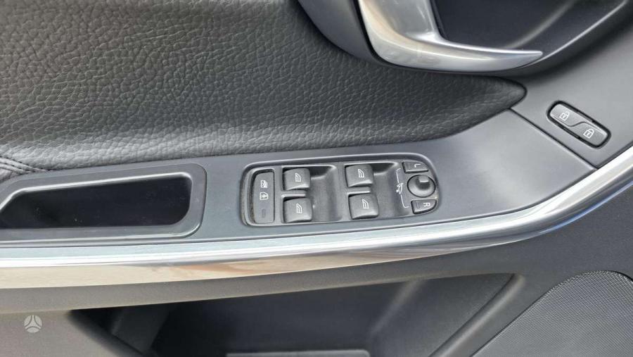 Brūns Volvo XC60 2014 Šauļi, ar dzinēja tilpumu 2.40 L un nobraukumu 274 tūkst. km par 12750 €, foto 33 vietnē AUTOMOTO.COM.LV