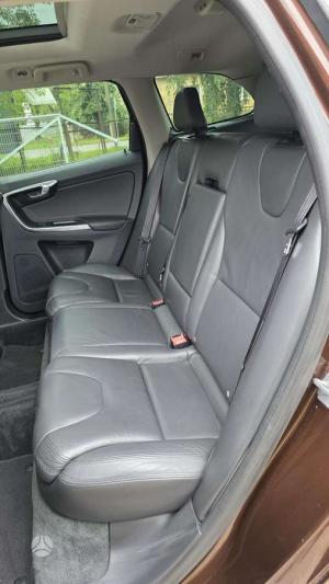 Brūns Volvo XC60 2014 Šauļi, ar dzinēja tilpumu 2.40 L un nobraukumu 274 tūkst. km par 12750 €, foto 36 vietnē AUTOMOTO.COM.LV