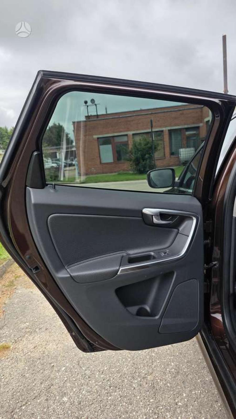 Brūns Volvo XC60 2014 Šauļi, ar dzinēja tilpumu 2.40 L un nobraukumu 274 tūkst. km par 12750 €, foto 37 vietnē AUTOMOTO.COM.LV