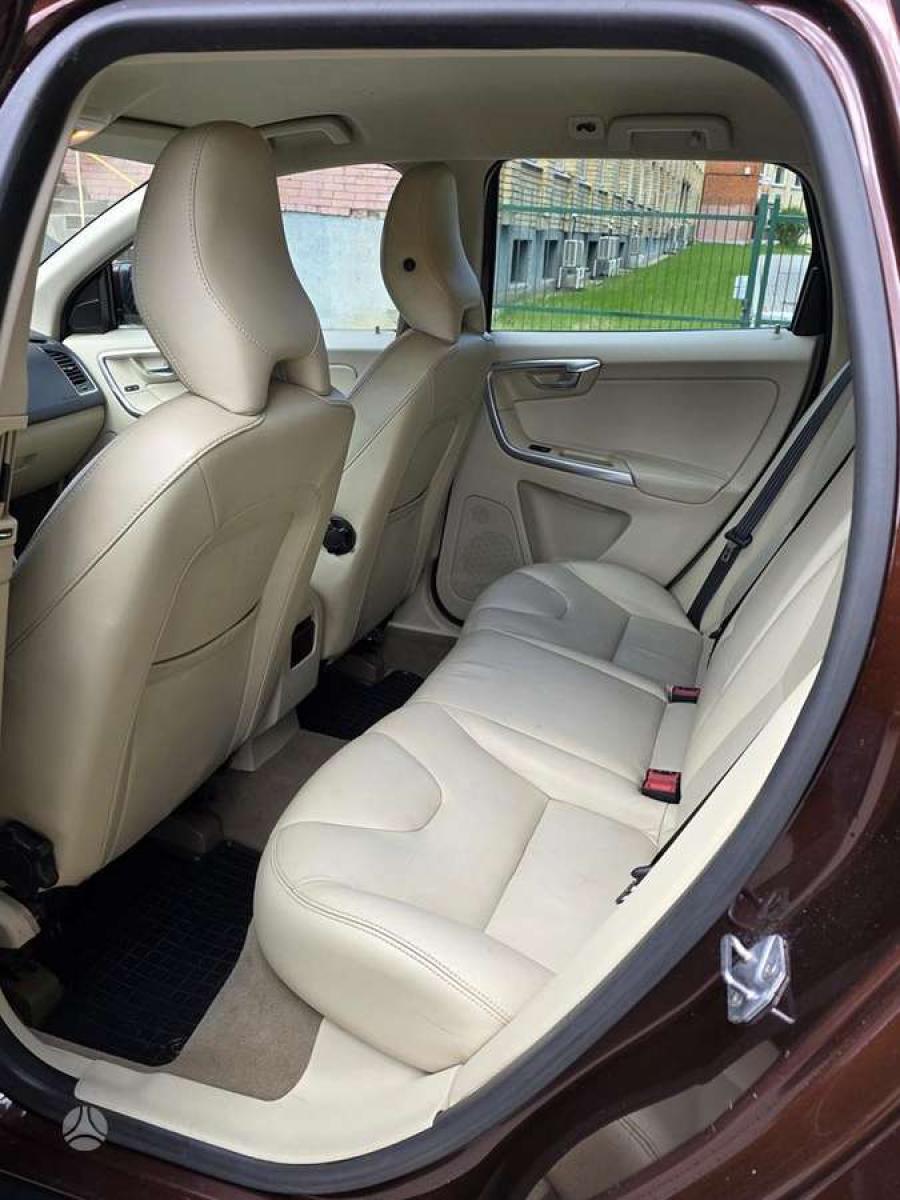 Brūns Volvo XC60 2014 Viļņa, ar dzinēja tilpumu 1.98 L un nobraukumu 190 tūkst. km par 10500 €, foto 9 vietnē AUTOMOTO.COM.LV