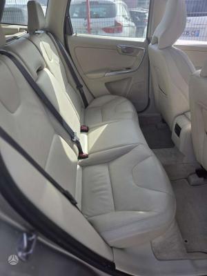 Brown Volvo XC60 2014 in Taurage, with an engine capacity of 2.00 L and mileage of 280 thousand km for 5950 €, photo 8 on AUTOMOTO.COM.LV