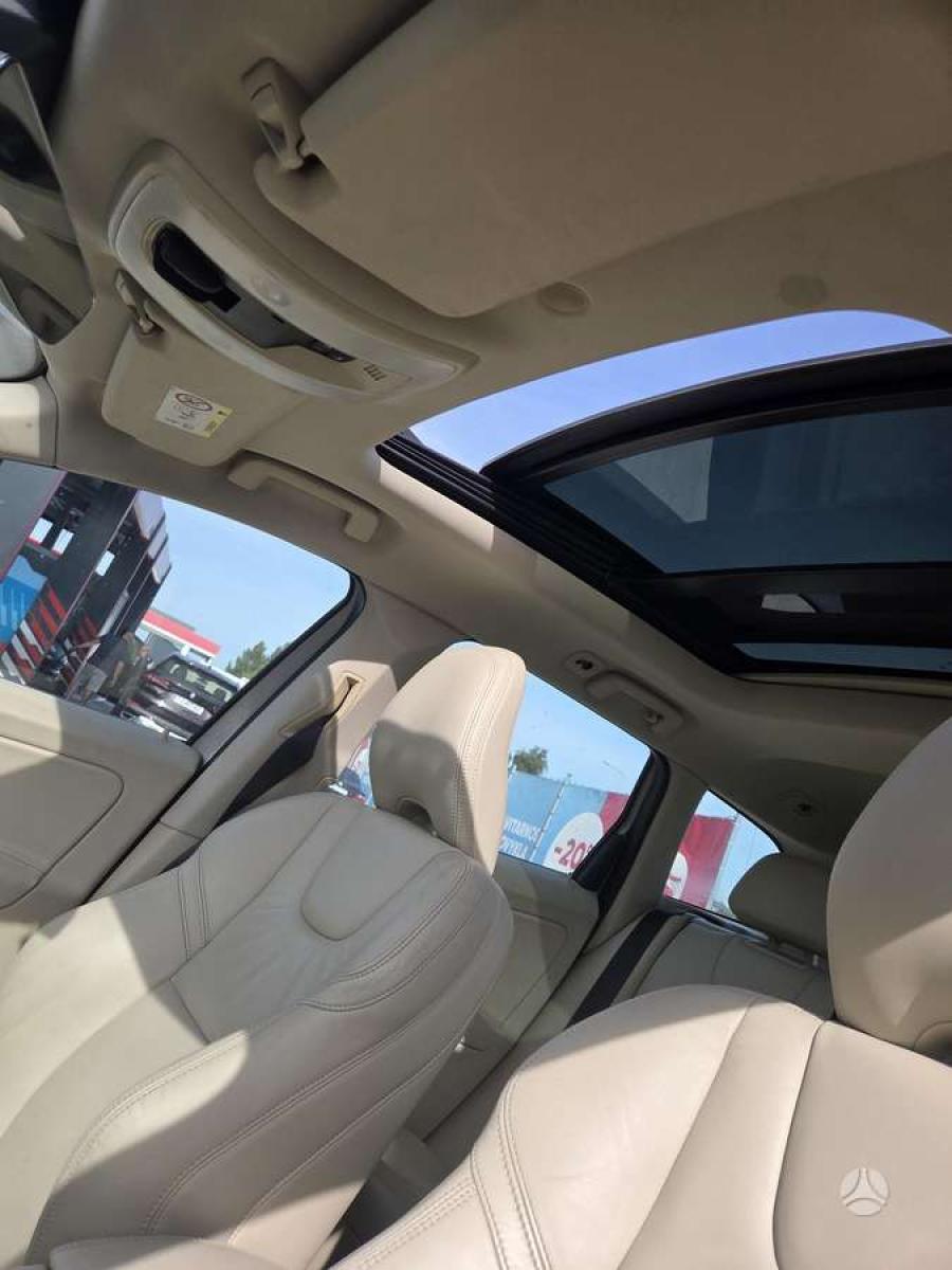 Brown Volvo XC60 2014 in Taurage, with an engine capacity of 2.00 L and mileage of 280 thousand km for 5950 €, photo 9 on AUTOMOTO.COM.LV