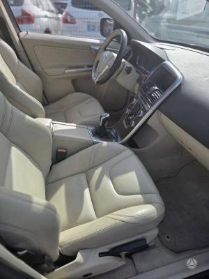 Brown Volvo XC60 2014 in Taurage, with an engine capacity of 2.00 L and mileage of 280 thousand km for 5950 €, photo 14 on AUTOMOTO.COM.LV