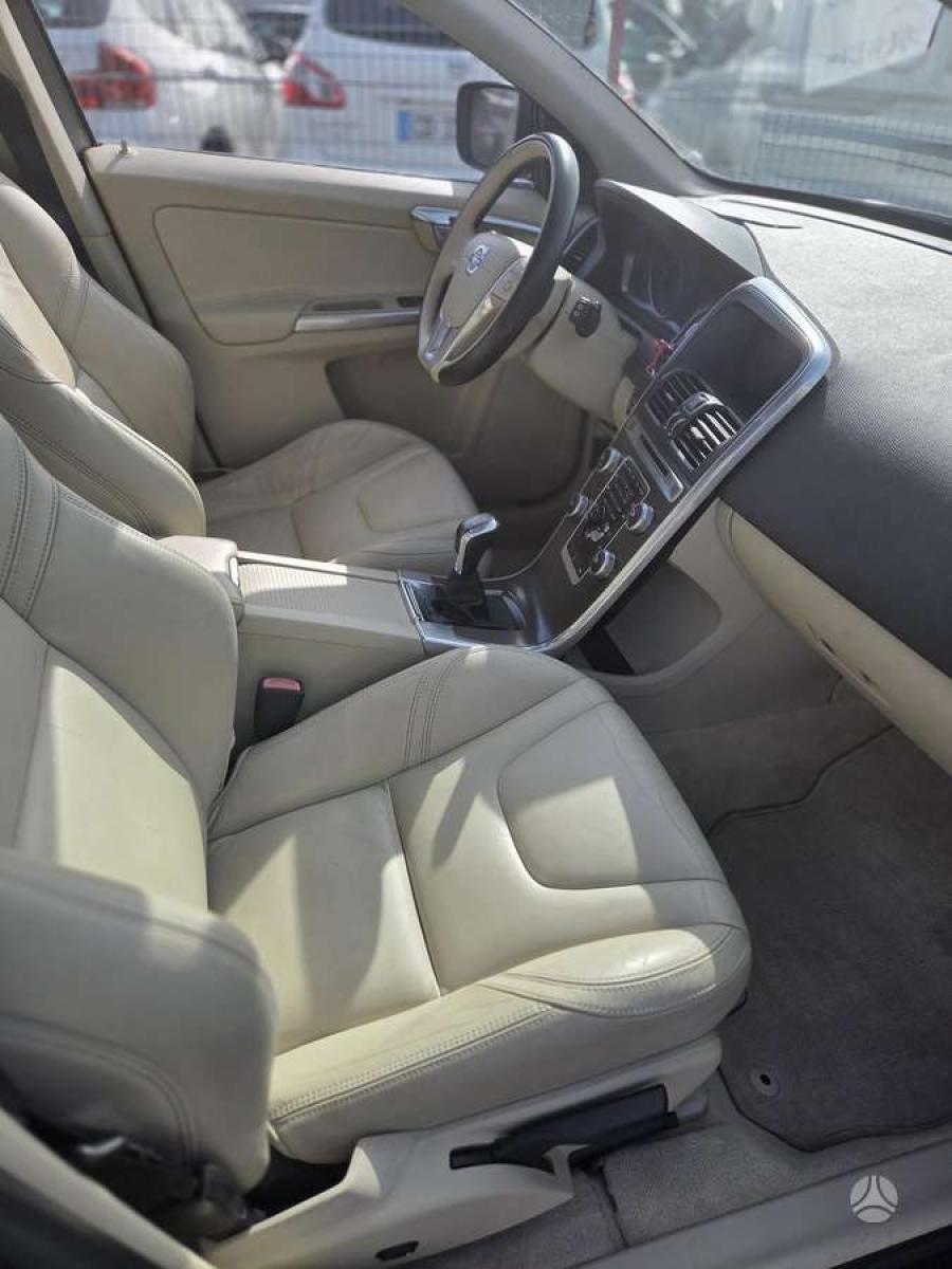 Brown Volvo XC60 2014 in Taurage, with an engine capacity of 2.00 L and mileage of 280 thousand km for 5950 €, photo 14 on AUTOMOTO.COM.LV