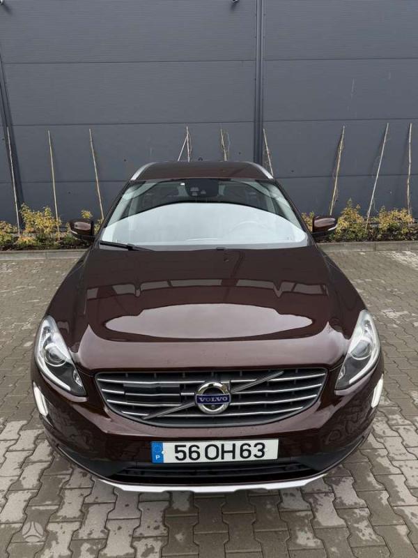 Brown Volvo XC60 2014 in Vilnius, with an engine capacity of 2.40 L and mileage of 300 thousand km for 10700 €, photo 7 on AUTOMOTO.COM.LV