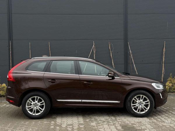 Brown Volvo XC60 2014 in Vilnius, with an engine capacity of 2.40 L and mileage of 300 thousand km for 10700 €, photo 8 on AUTOMOTO.COM.LV
