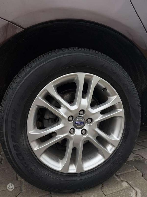 Brown Volvo XC60 2014 in Vilnius, with an engine capacity of 2.40 L and mileage of 300 thousand km for 10700 €, photo 9 on AUTOMOTO.COM.LV