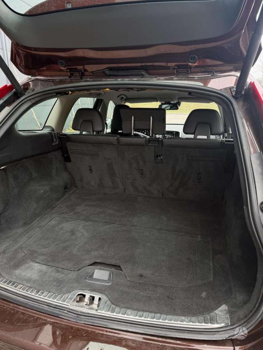 Brūns Volvo XC60 2014 Viļņa, ar dzinēja tilpumu 2.40 L un nobraukumu 300 tūkst. km par 10700 €, foto 10 vietnē AUTOMOTO.COM.LV