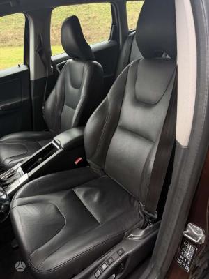 Brūns Volvo XC60 2014 Viļņa, ar dzinēja tilpumu 2.40 L un nobraukumu 300 tūkst. km par 10700 €, foto 15 vietnē AUTOMOTO.COM.LV