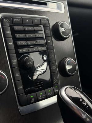 Brūns Volvo XC60 2014 Viļņa, ar dzinēja tilpumu 2.40 L un nobraukumu 300 tūkst. km par 10700 €, foto 17 vietnē AUTOMOTO.COM.LV