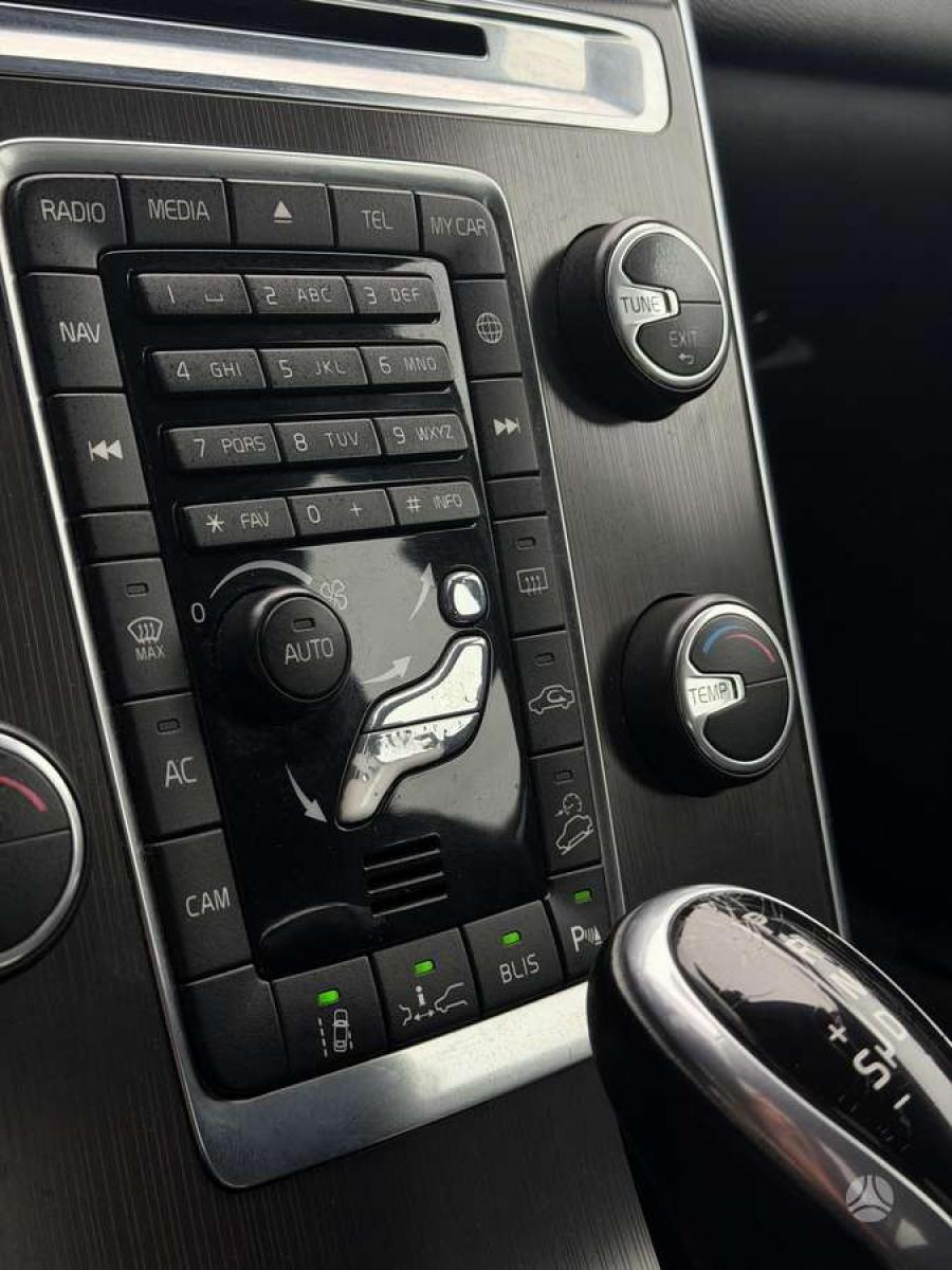 Brūns Volvo XC60 2014 Viļņa, ar dzinēja tilpumu 2.40 L un nobraukumu 300 tūkst. km par 10700 €, foto 17 vietnē AUTOMOTO.COM.LV