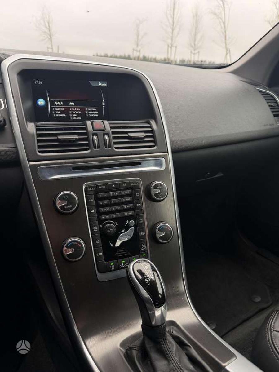 Brūns Volvo XC60 2014 Viļņa, ar dzinēja tilpumu 2.40 L un nobraukumu 300 tūkst. km par 10700 €, foto 20 vietnē AUTOMOTO.COM.LV