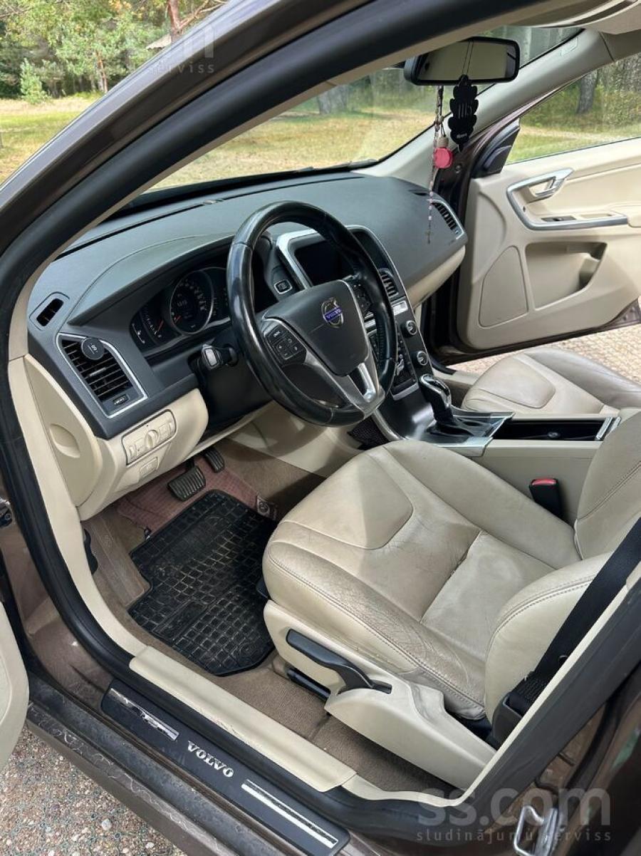 Brūns Volvo XC60 2014 Valmiera, ar dzinēja tilpumu 2.40 L un nobraukumu 210 tūkst. km par 9700 €, foto 5 vietnē AUTOMOTO.COM.LV