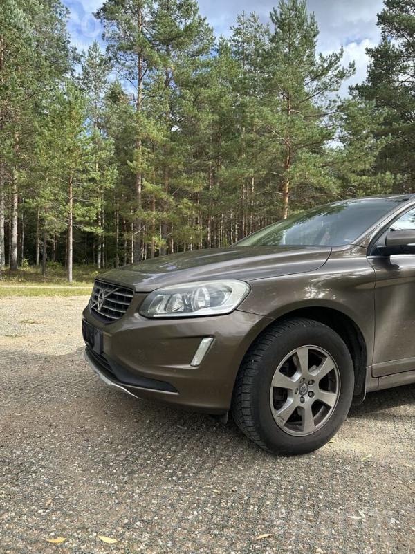 Volvo XC60 2014 in Valmiera on AUTOMOTO.COM.LV Brown Volvo XC60 2014 in Valmiera, with an engine capacity of 2.40 L and mileage of 210 thousand km for 9700 €, photo 8 on AUTOMOTO.COM.LV