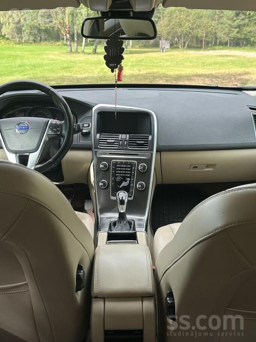 Brūns Volvo XC60 2014 Valmiera, ar dzinēja tilpumu 2.40 L un nobraukumu 210 tūkst. km par 9700 €, foto 9 vietnē AUTOMOTO.COM.LV