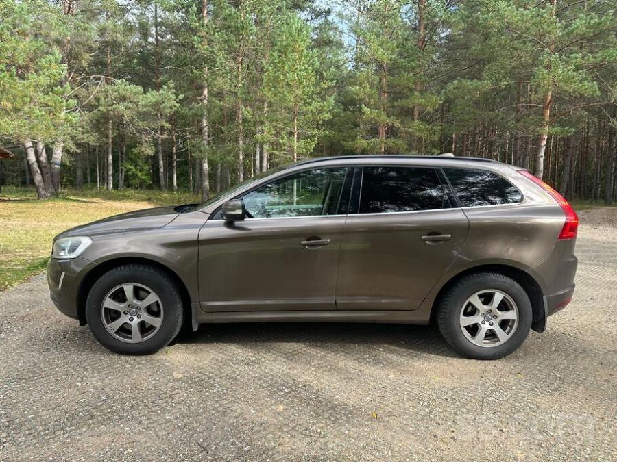 Brūns Volvo XC60 2014 Valmiera, ar dzinēja tilpumu 2.40 L un nobraukumu 210 tūkst. km par 9700 €, foto 12 vietnē AUTOMOTO.COM.LV