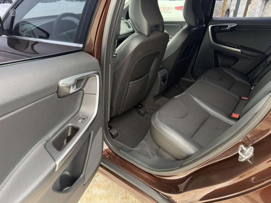 Brūns Volvo XC60 2015 Viļņa, ar dzinēja tilpumu 2.40 L un nobraukumu 210 tūkst. km par 12500 €, foto 22 vietnē AUTOMOTO.COM.LV