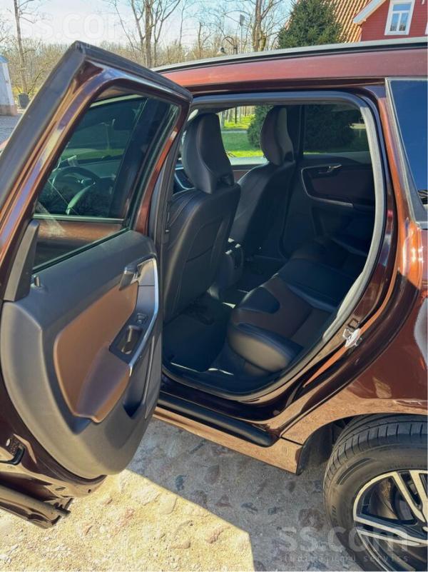Brown Volvo XC60 2015 in Talsi, with an engine capacity of 2.00 L and mileage of 246 thousand km for 11900 €, photo 7 on AUTOMOTO.COM.LV