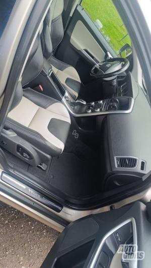 Brown Volvo XC60 2015 in Alytus, with an engine capacity of 2.00 L and mileage of 303 thousand km for 10499 €, photo 7 on AUTOMOTO.COM.LV