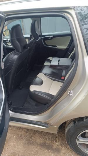 Brown Volvo XC60 2015 in Alytus, with an engine capacity of 2.00 L and mileage of 303 thousand km for 10499 €, photo 8 on AUTOMOTO.COM.LV