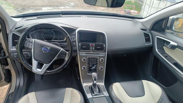 Brown Volvo XC60 2015 in Alytus, with an engine capacity of 2.00 L and mileage of 303 thousand km for 10499 €, photo 8 on AUTOMOTO.COM.LV