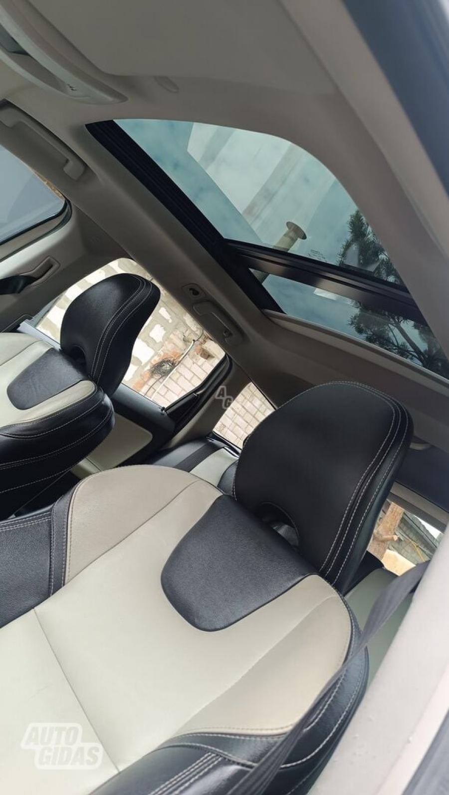 Brown Volvo XC60 2015 in Alytus, with an engine capacity of 2.00 L and mileage of 303 thousand km for 10499 €, photo 12 on AUTOMOTO.COM.LV
