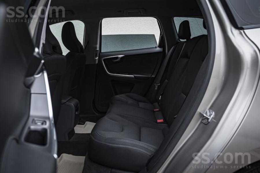 Brown Volvo XC60 2015 in Riga, with an engine capacity of 2.40 L and mileage of 288 thousand km for 11950 €, photo 13 on AUTOMOTO.COM.LV