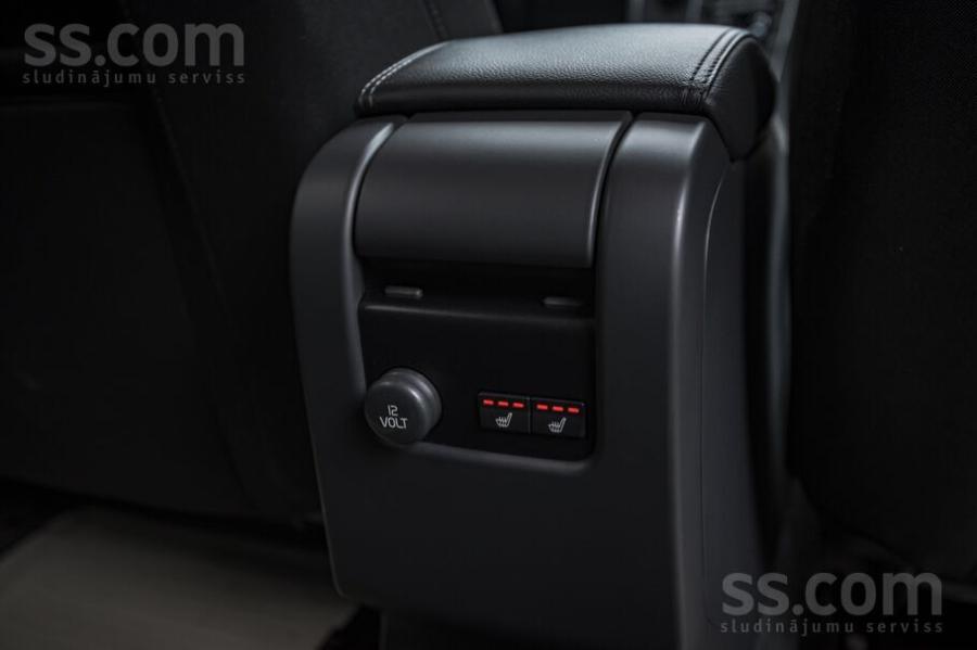 Brown Volvo XC60 2015 in Riga, with an engine capacity of 2.40 L and mileage of 288 thousand km for 11950 €, photo 16 on AUTOMOTO.COM.LV
