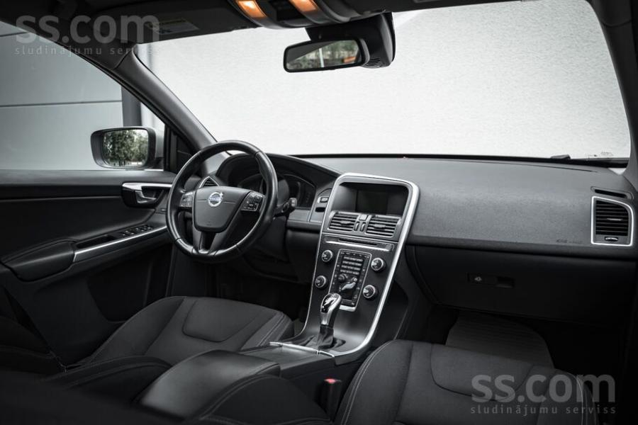 Brown Volvo XC60 2015 in Riga, with an engine capacity of 2.40 L and mileage of 288 thousand km for 11950 €, photo 17 on AUTOMOTO.COM.LV