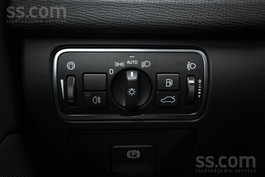 Brown Volvo XC60 2015 in Riga, with an engine capacity of 2.40 L and mileage of 288 thousand km for 11950 €, photo 30 on AUTOMOTO.COM.LV