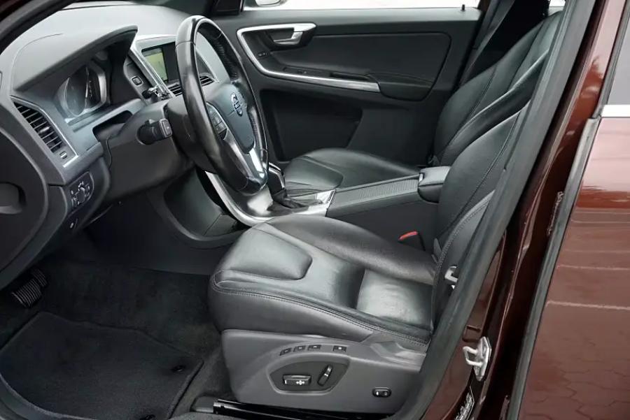 Brūns Volvo XC60 2015 Rīga, ar dzinēja tilpumu 2.00 L un nobraukumu 227 tūkst. km par 9900 €, foto 14 vietnē AUTOMOTO.COM.LV