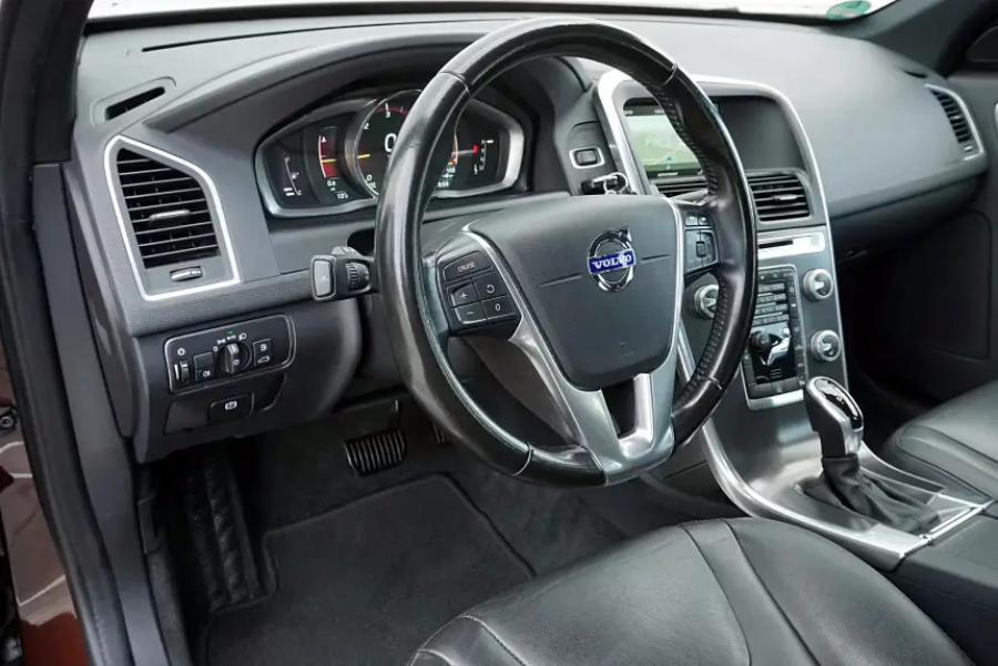 Brūns Volvo XC60 2015 Rīga, ar dzinēja tilpumu 2.00 L un nobraukumu 227 tūkst. km par 9900 €, foto 15 vietnē AUTOMOTO.COM.LV