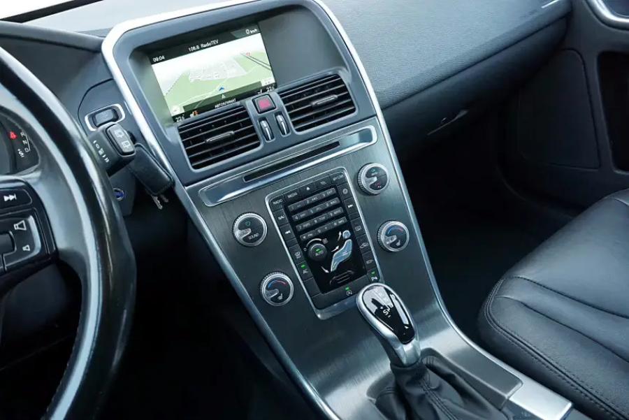 Brūns Volvo XC60 2015 Rīga, ar dzinēja tilpumu 2.00 L un nobraukumu 227 tūkst. km par 9900 €, foto 18 vietnē AUTOMOTO.COM.LV