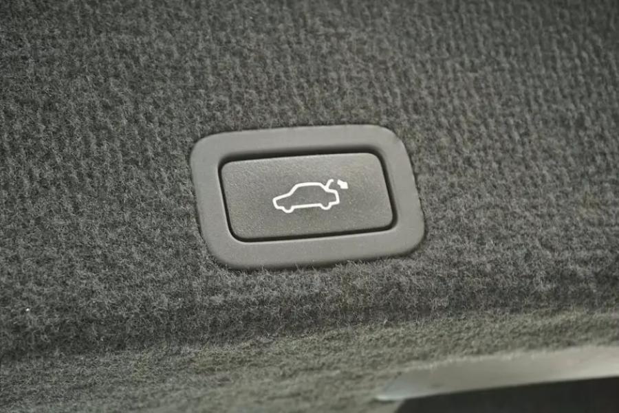Brūns Volvo XC60 2015 Rīga, ar dzinēja tilpumu 2.00 L un nobraukumu 227 tūkst. km par 9900 €, foto 21 vietnē AUTOMOTO.COM.LV