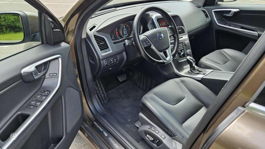 Brūns Volvo XC60 2015 Elektrėnai, ar dzinēja tilpumu 2.40 L un nobraukumu 232 tūkst. km par 15300 €, foto 13 vietnē AUTOMOTO.COM.LV