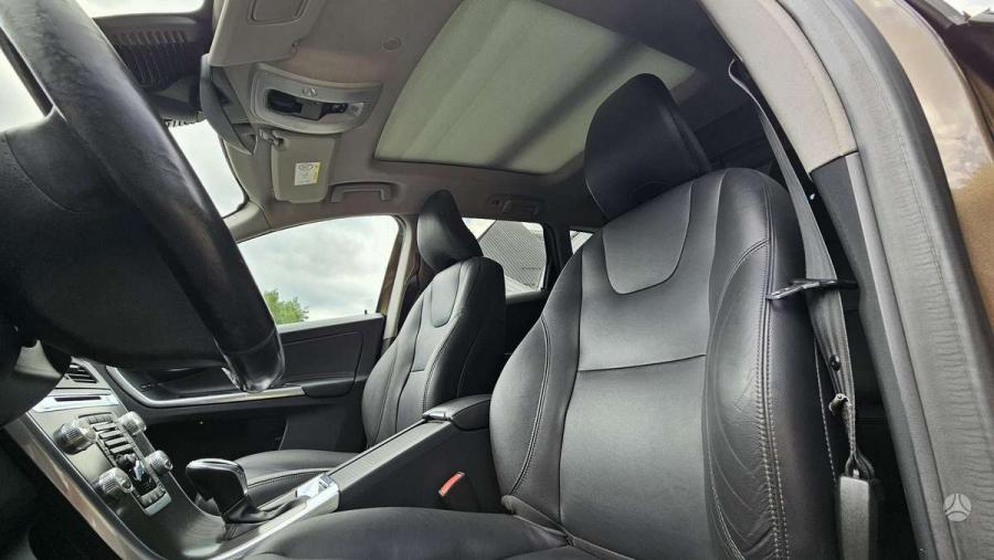 Brūns Volvo XC60 2015 Elektrėnai, ar dzinēja tilpumu 2.40 L un nobraukumu 232 tūkst. km par 15300 €, foto 16 vietnē AUTOMOTO.COM.LV